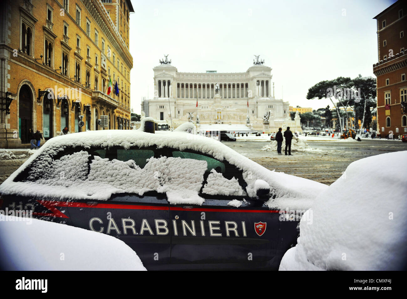 Very rare view of snowing in Rome (Piazza Venezia Stock Photo - Alamy