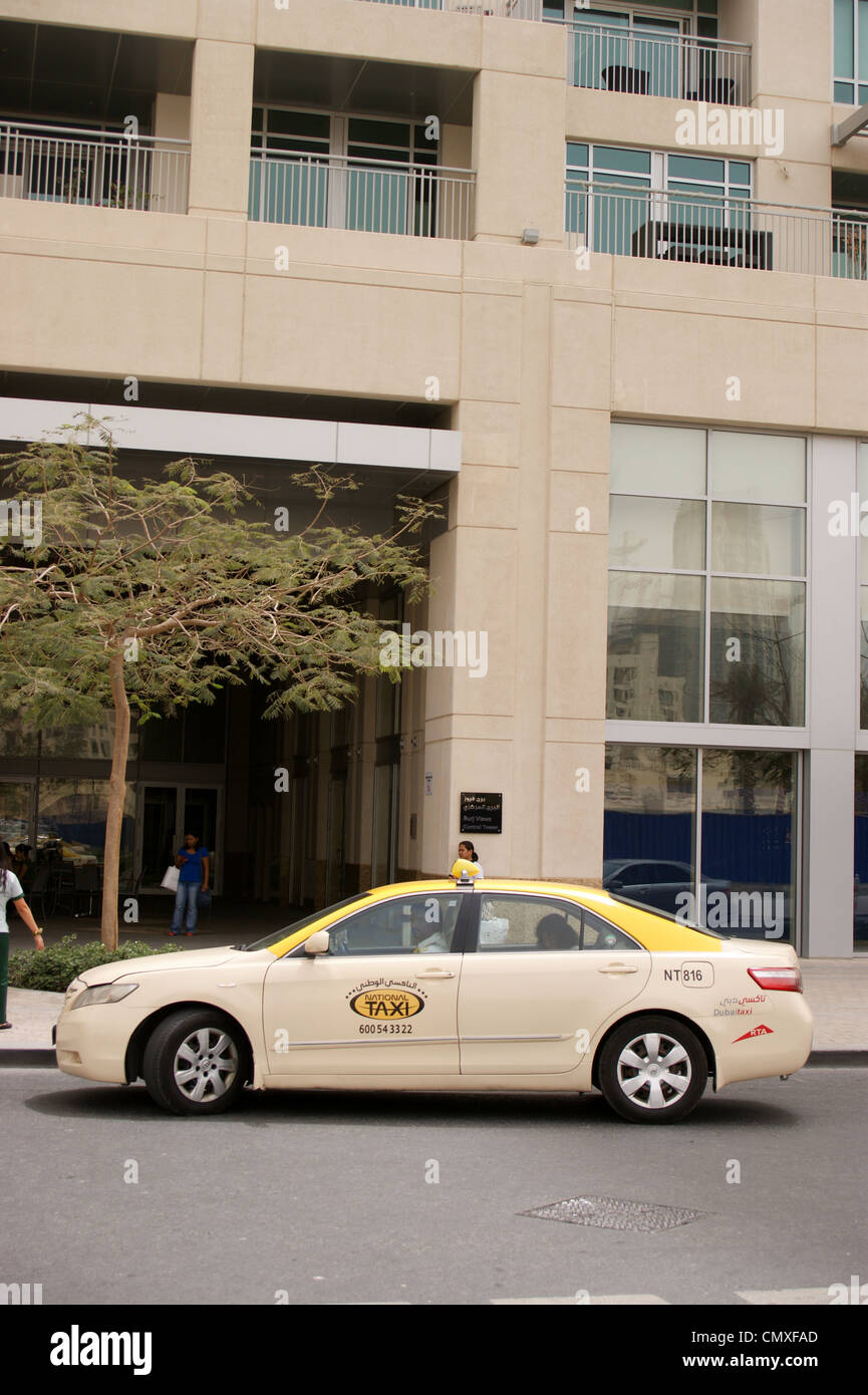 Taxi outside a skyscraper in Dubai, United Arab Emirates, UAE Stock ...