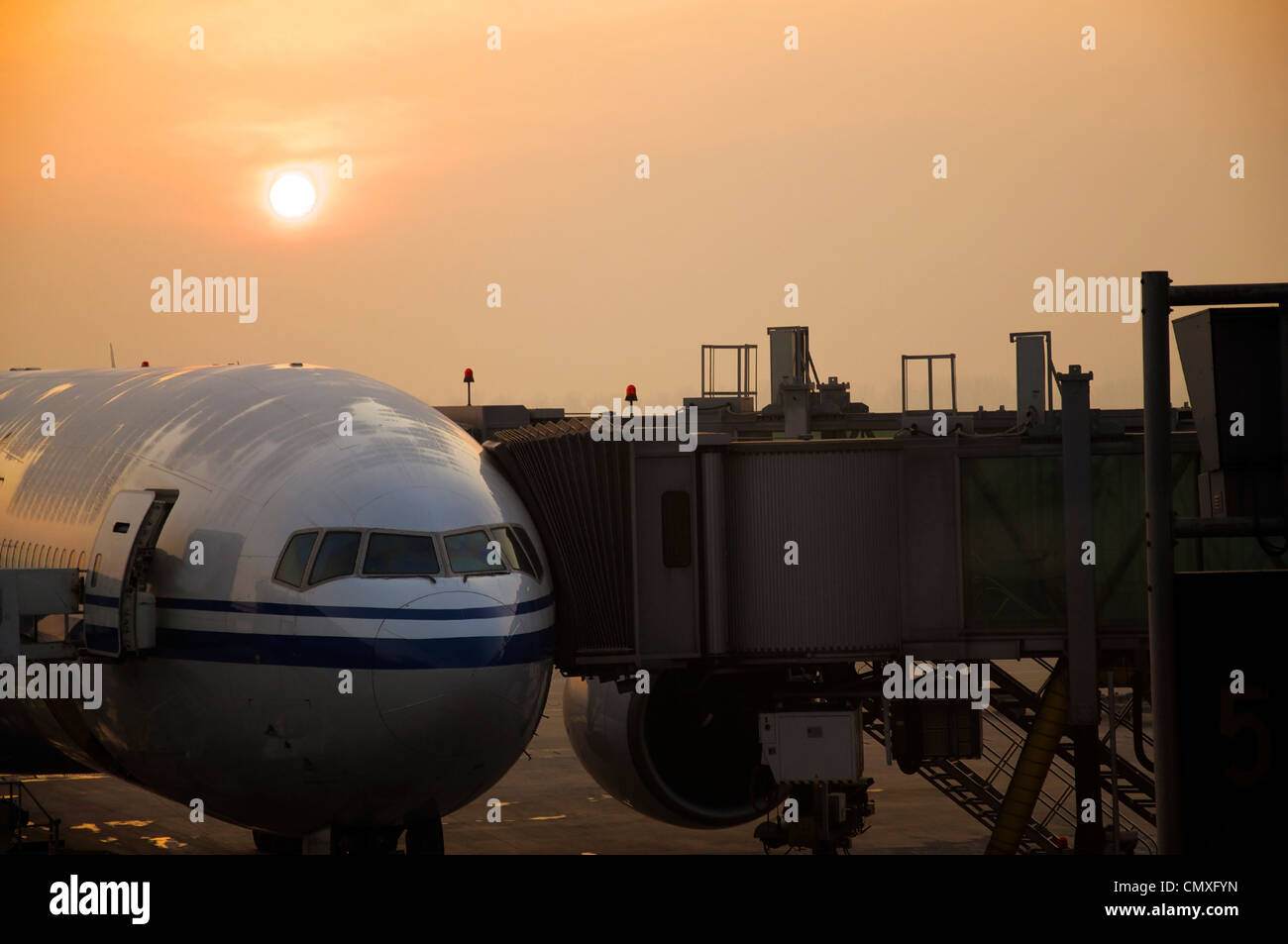 The plane a gangway hi-res stock photography and images - Alamy