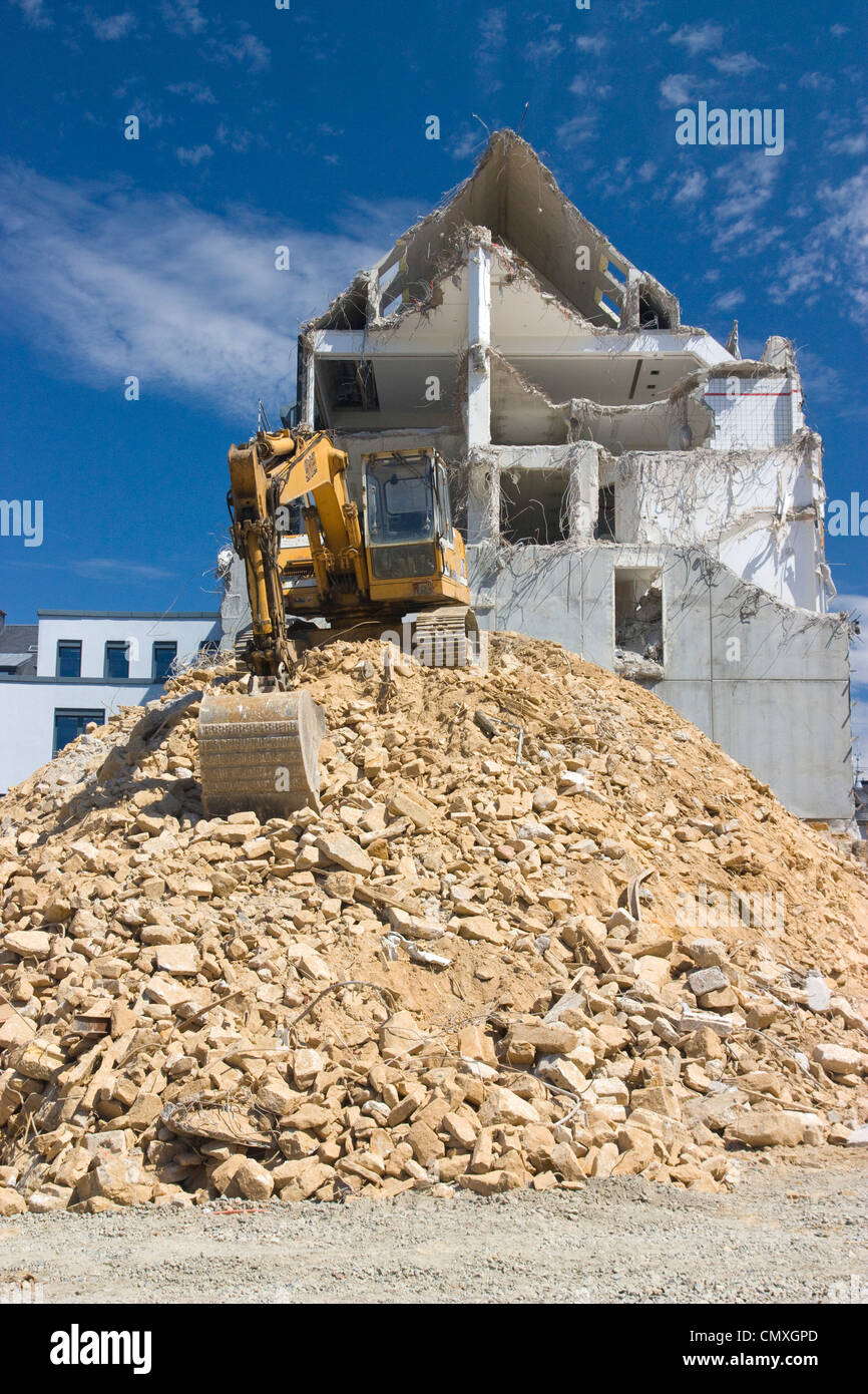 Palace destroyed for new construction Stock Photo - Alamy