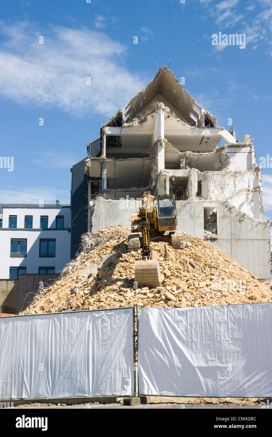 Palace destroyed for new construction Stock Photo - Alamy