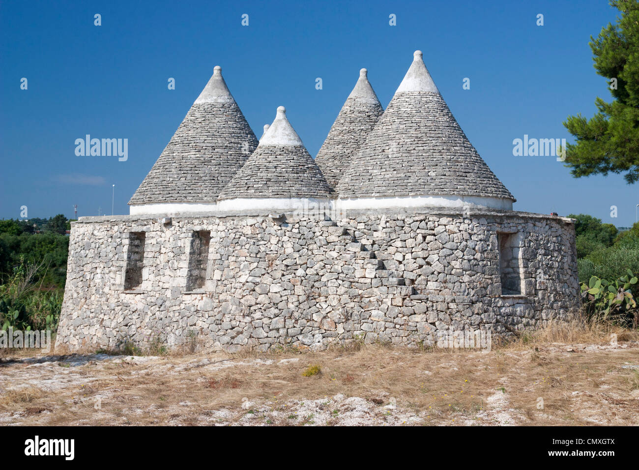 Trullo building hi-res stock photography and images - Alamy