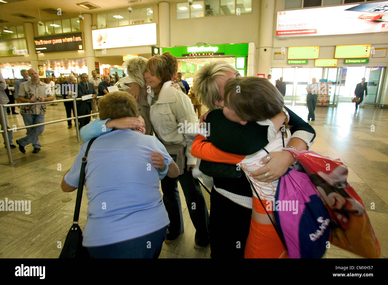 family reunited in the arrival area at Heathrow airport Stock Photo - Alamy