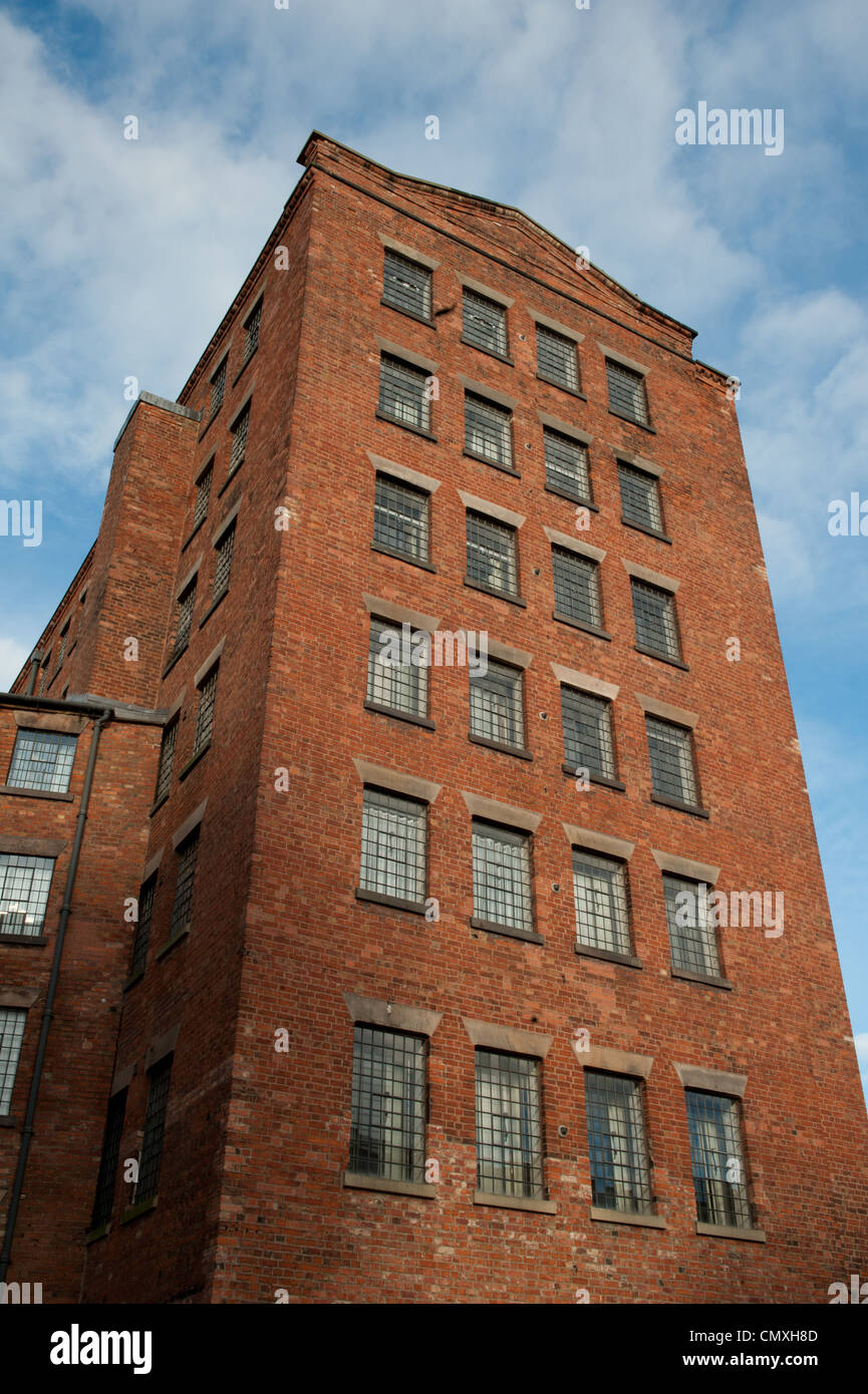 Brick mill building windows hi-res stock photography and images - Alamy