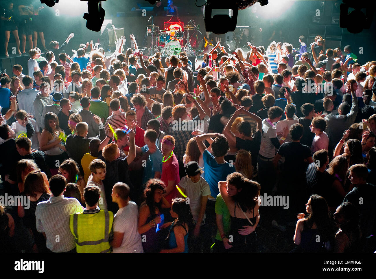 Night club partying girls hi-res stock photography and images - Alamy