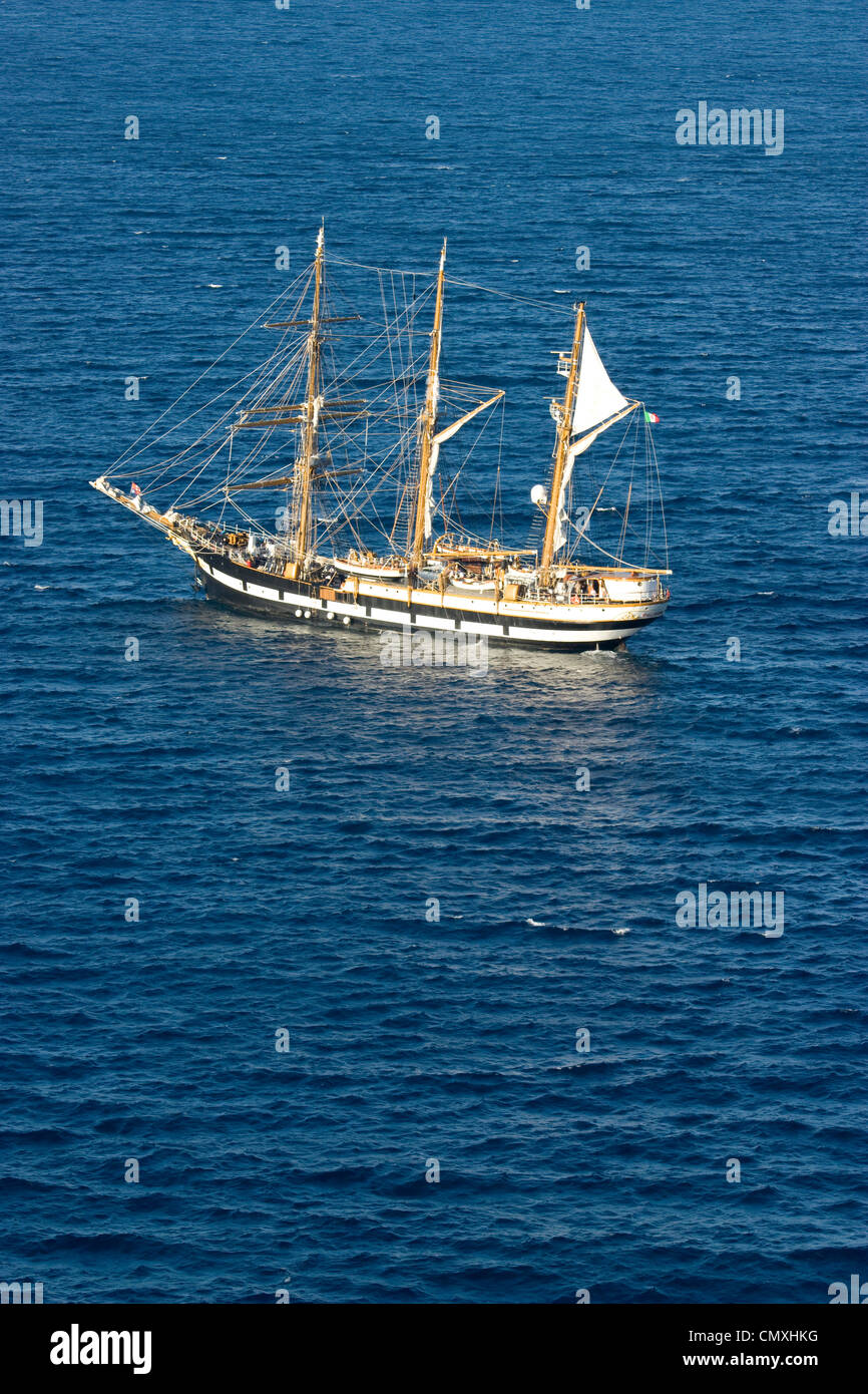 Old galleon at sea hi-res stock photography and images - Alamy