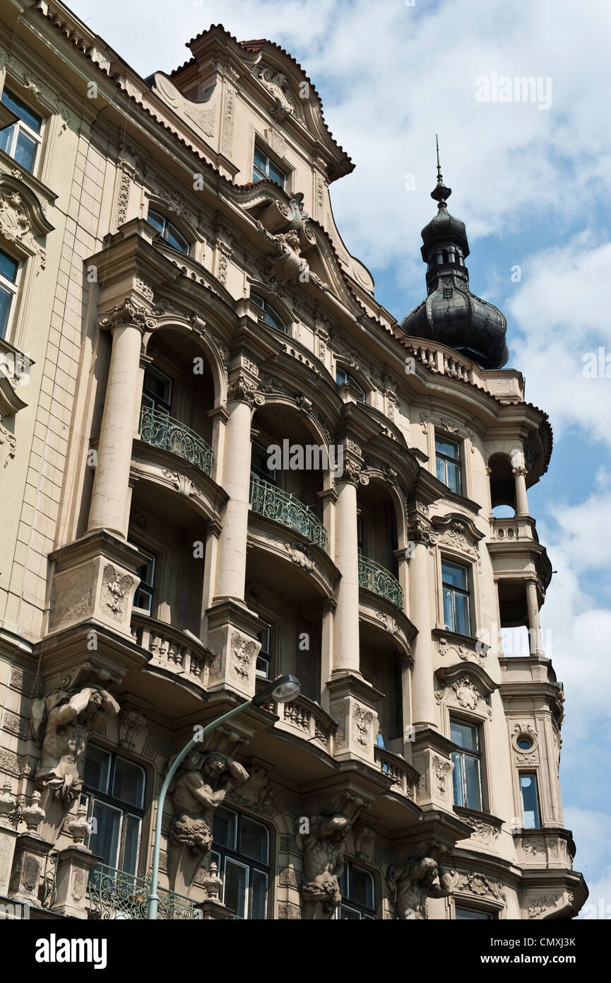 Side view beautiful brown classic hi-res stock photography and images ...