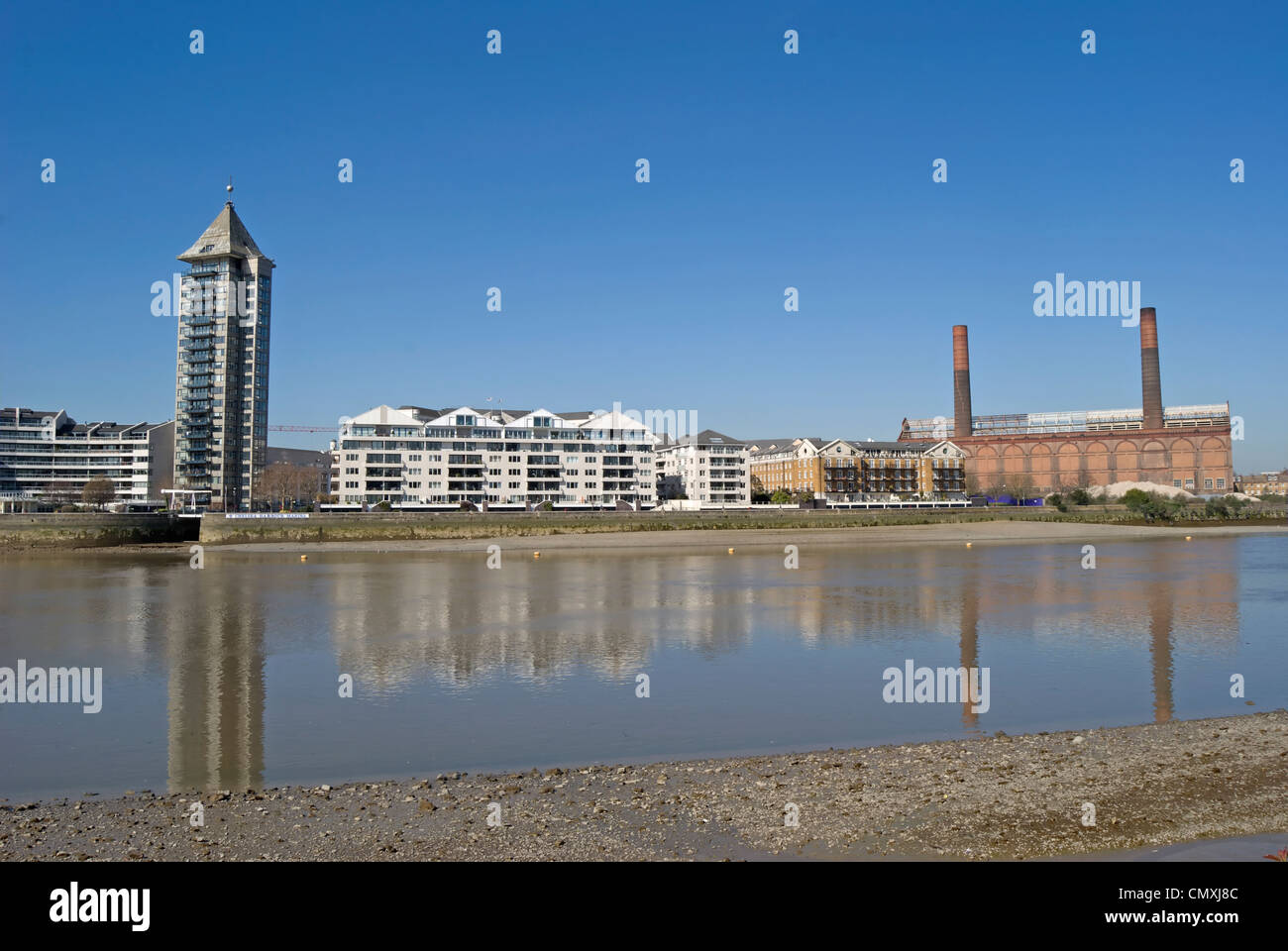 chelsea harbour, seen from battersea reach across the river thames and ...