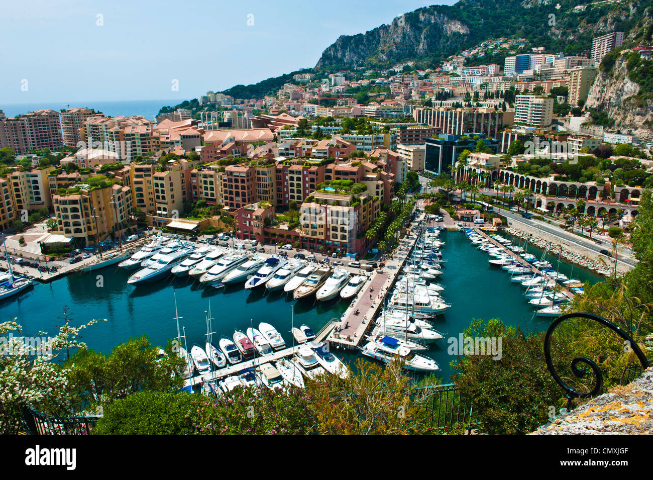 Beautiful view of luxury homes and yachts around the Mediterranean Sea ...