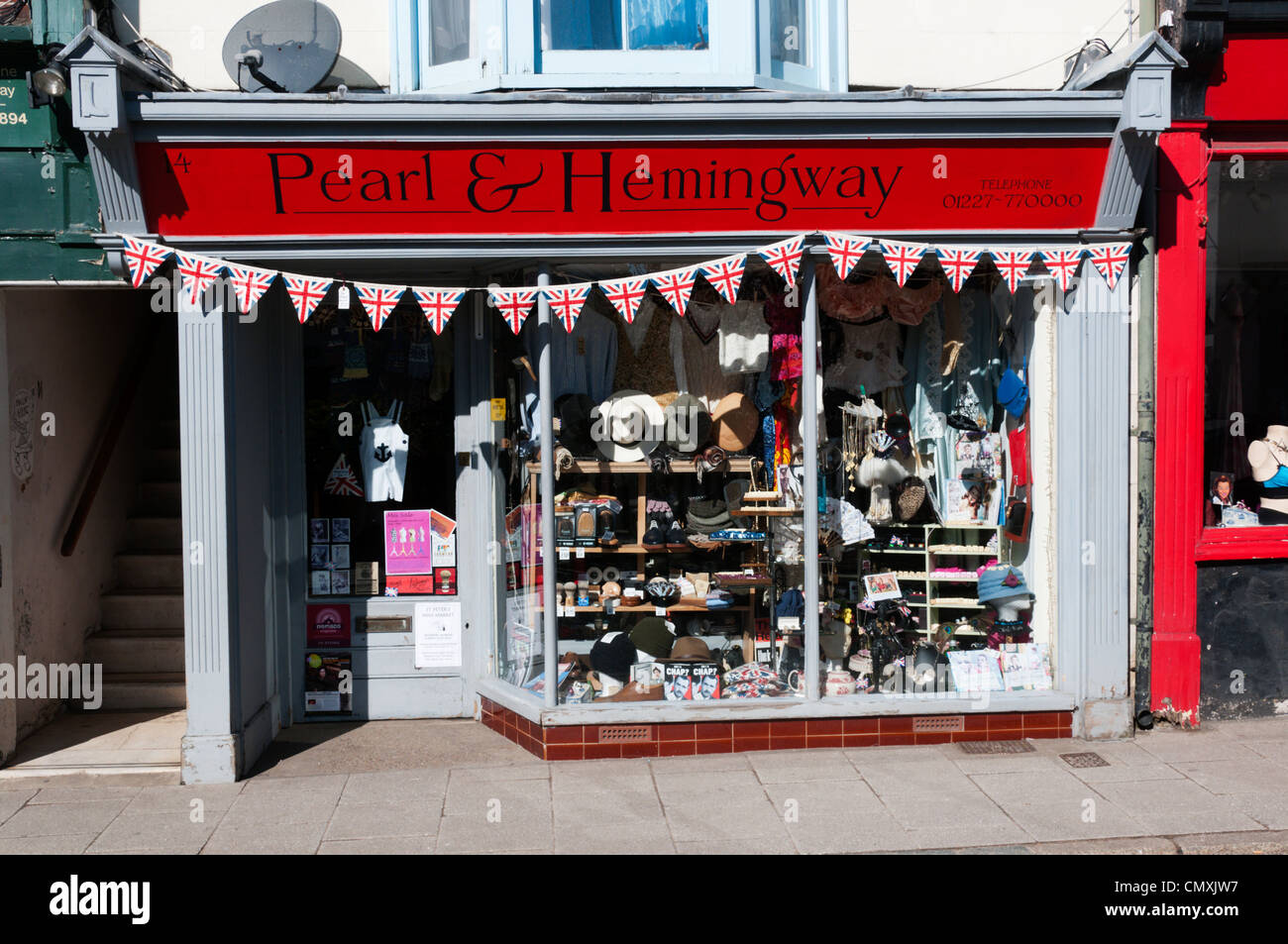 Pearl shops hi-res stock photography and images - Alamy