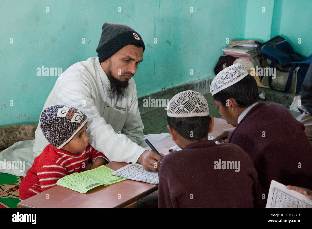 Madrasa and students hi-res stock photography and images - Alamy