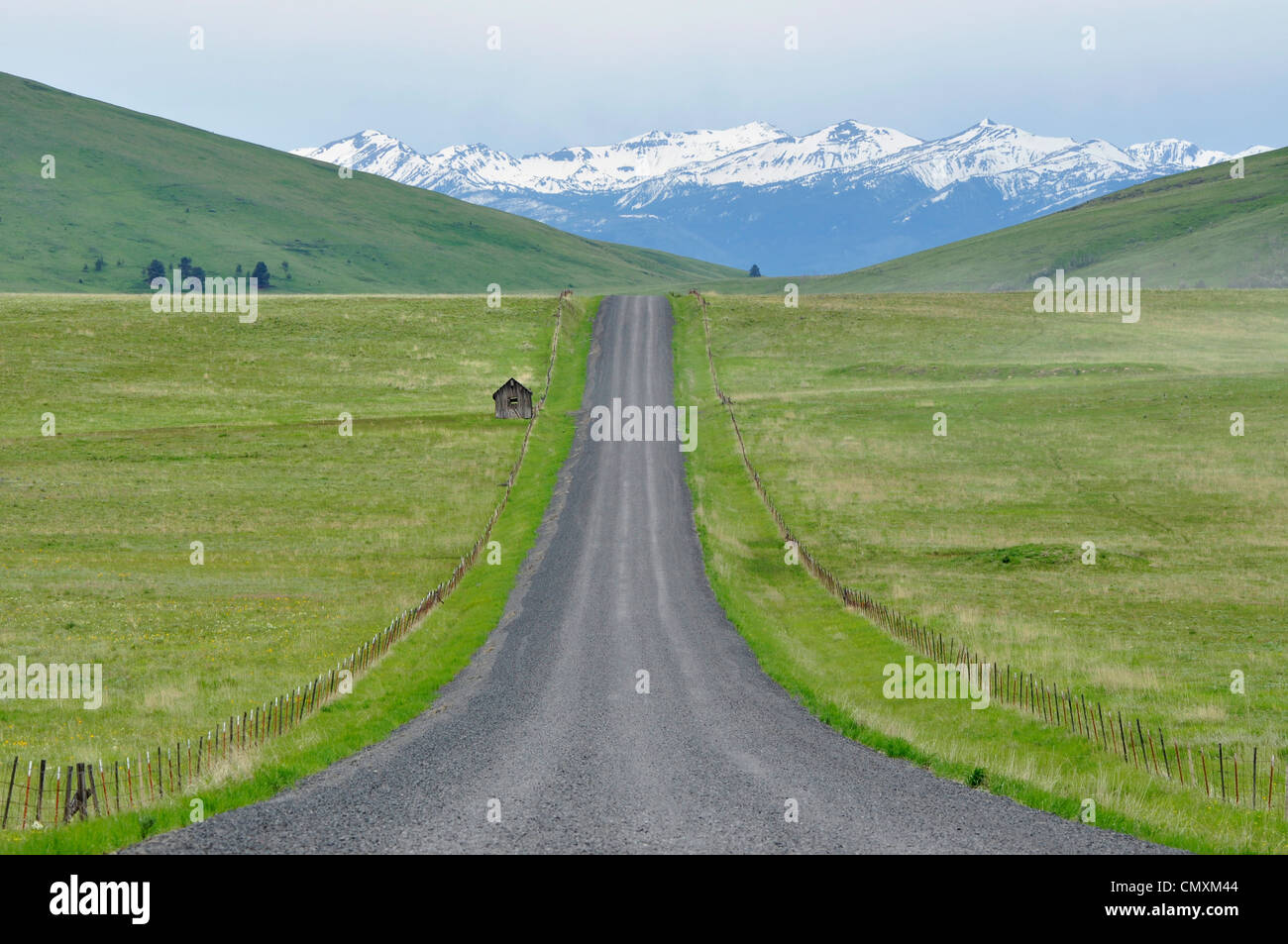 Gravel road on Oregon's Zumwalt Prairie Stock Photo - Alamy
