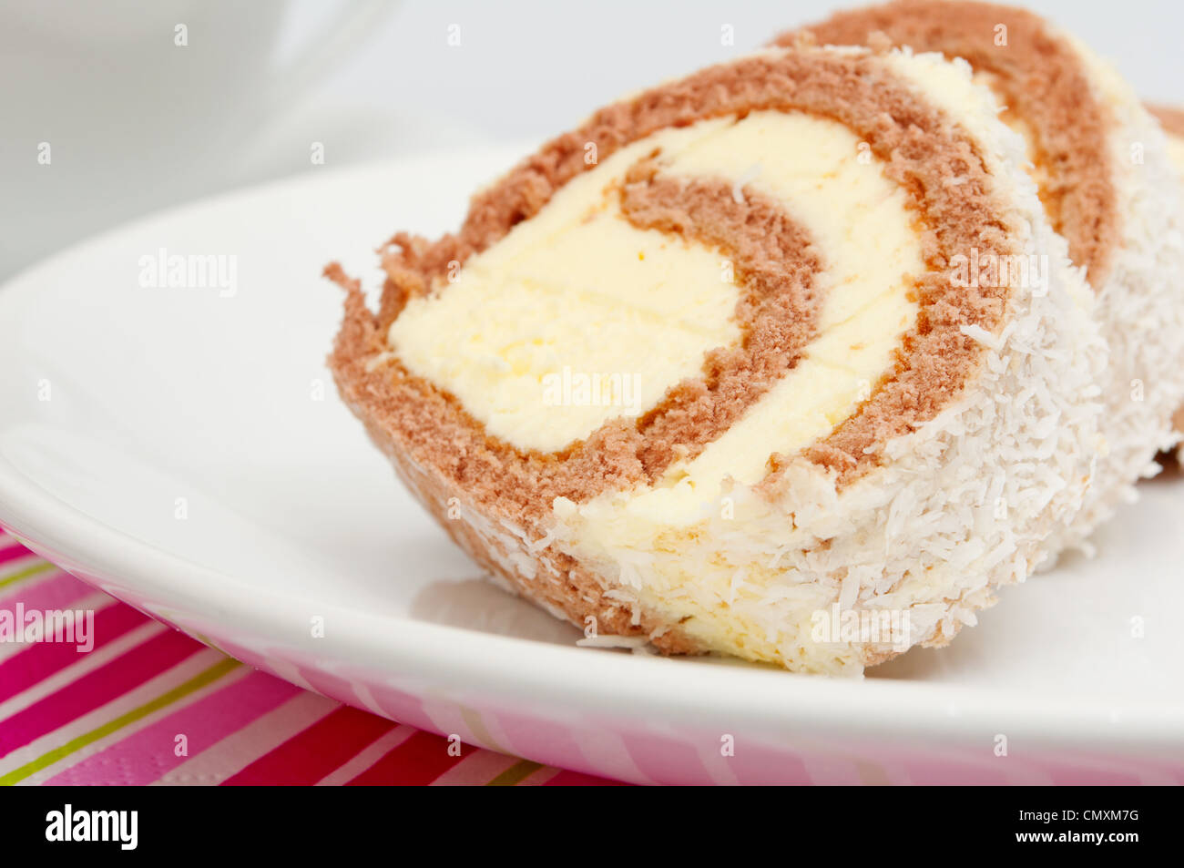 Creamy sweet sponge cake hi-res stock photography and images - Alamy