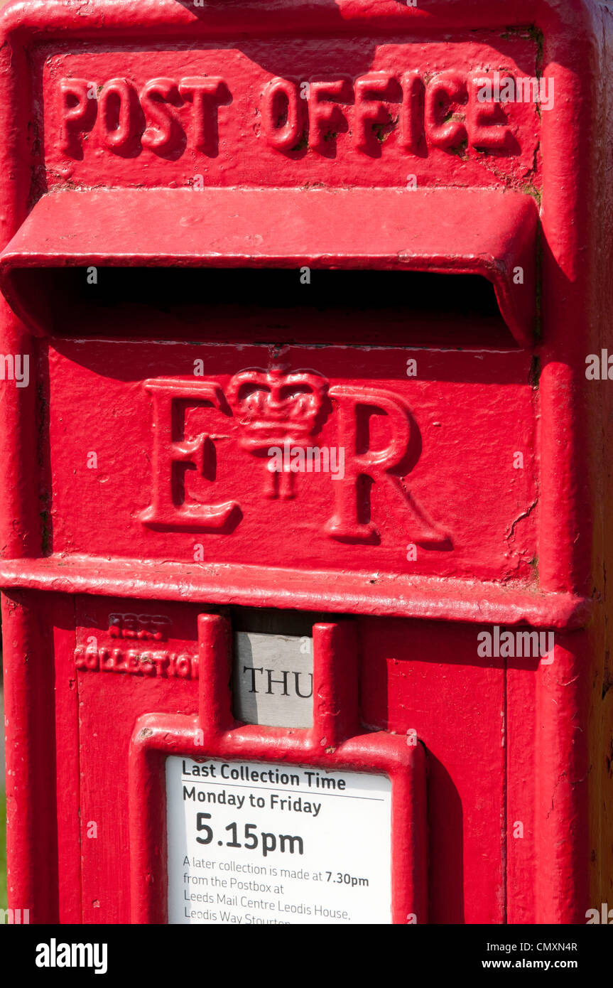 Eiir post box hi-res stock photography and images - Alamy