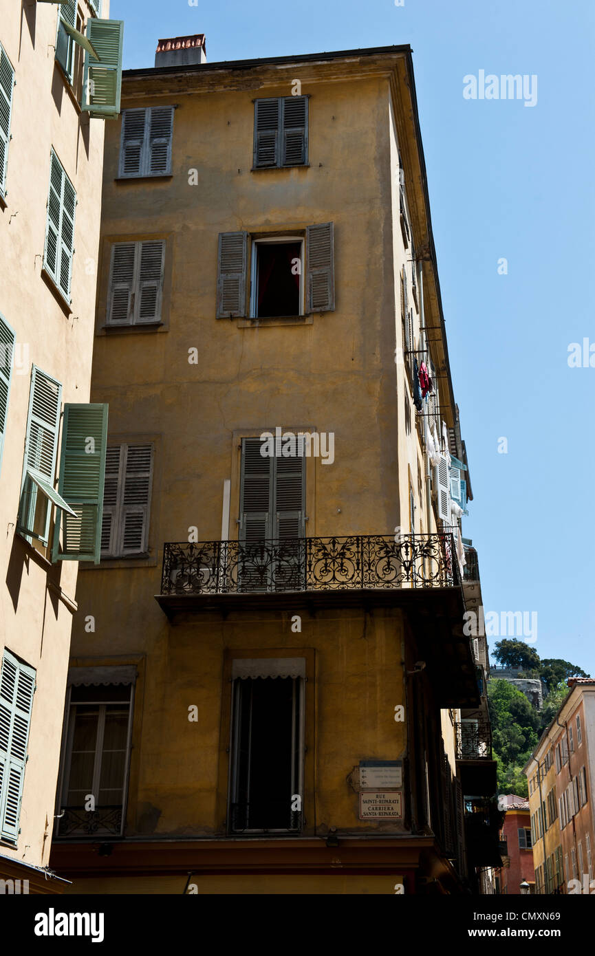 Protruding balcony hi-res stock photography and images - Alamy