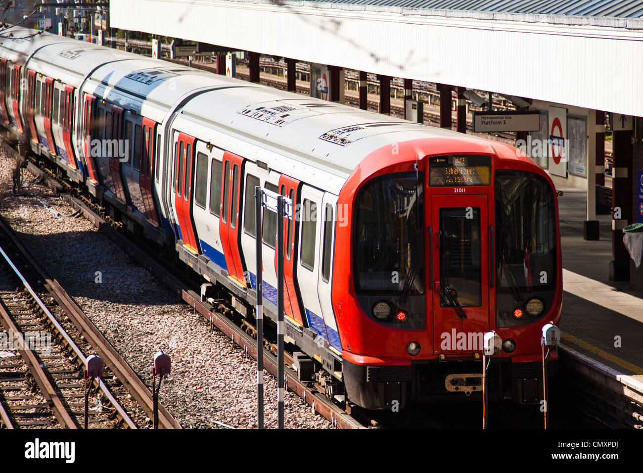 Metropolitan line train hi-res stock photography and images - Alamy Metropolitan line train hi-res stock photography and images - Alamy