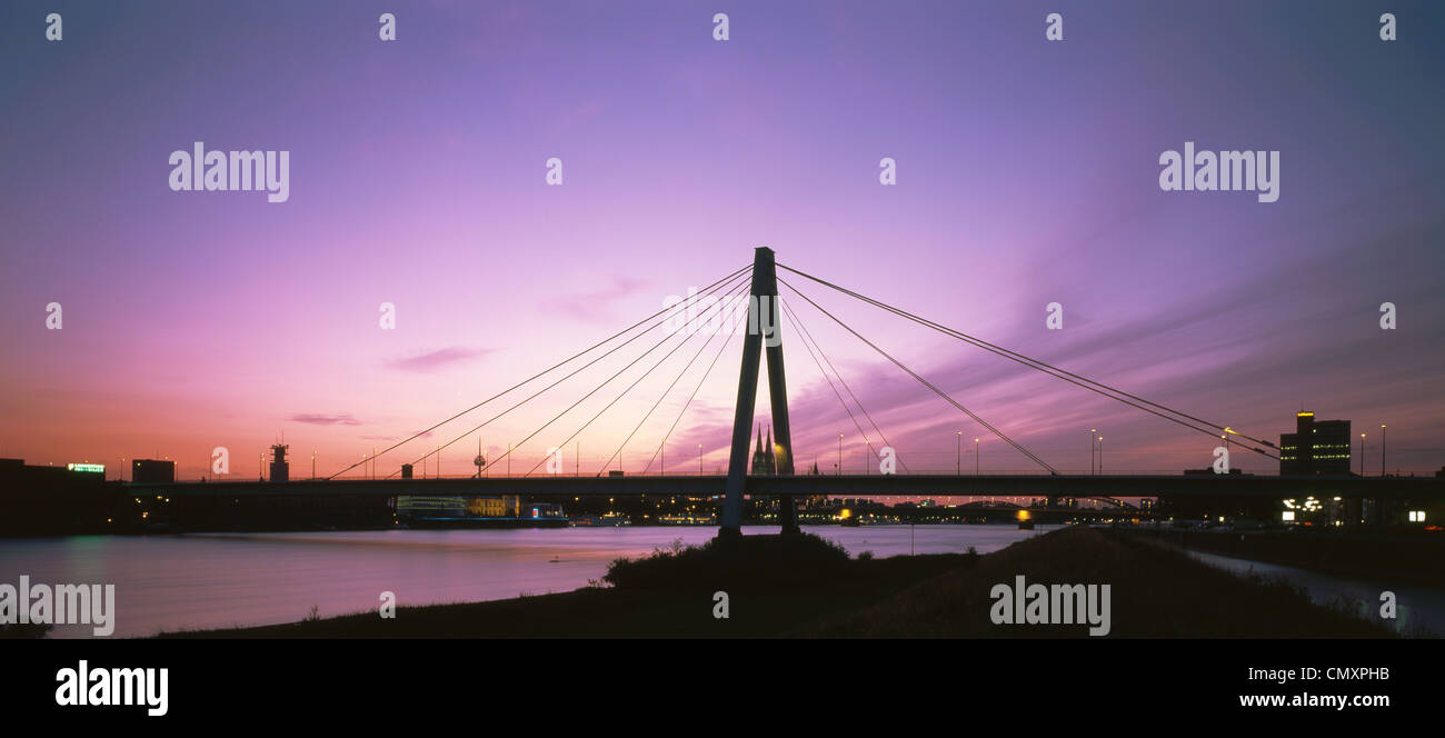 Bridge over River Rhine, Duesseldorf, Germany Stock Photo - Alamy