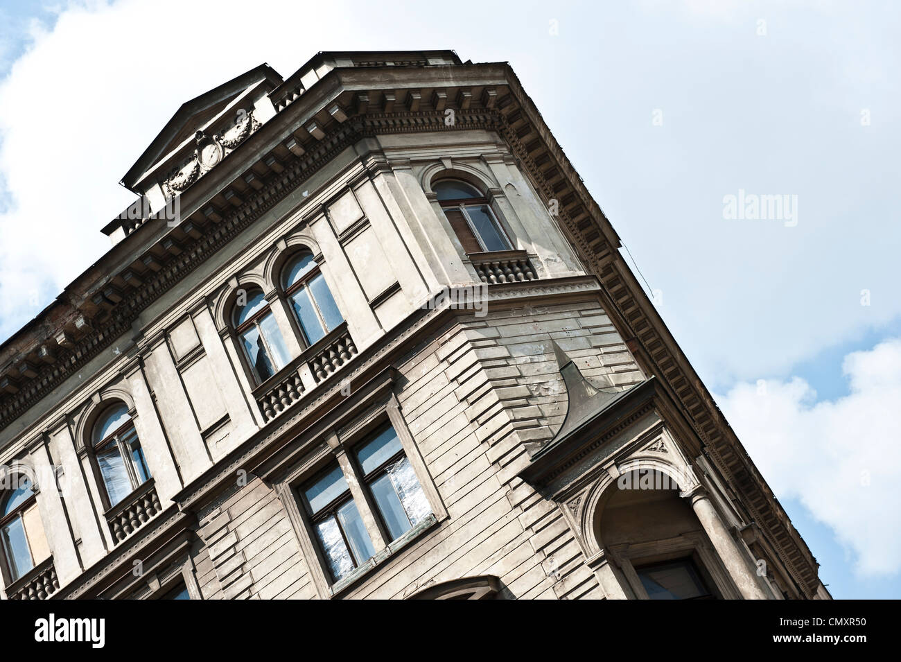 Slanted building hi-res stock photography and images - Alamy