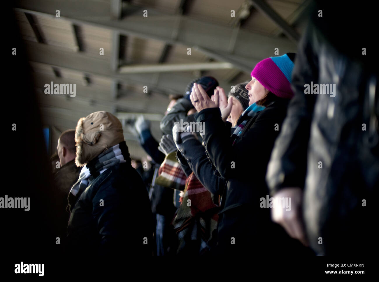 Football crowd hi-res stock photography and images - Alamy