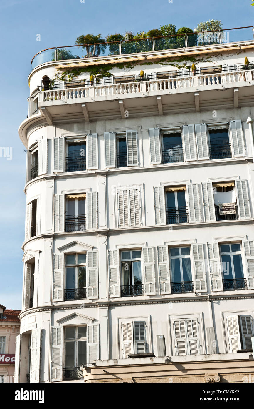 Triangular shaped building hi-res stock photography and images - Alamy