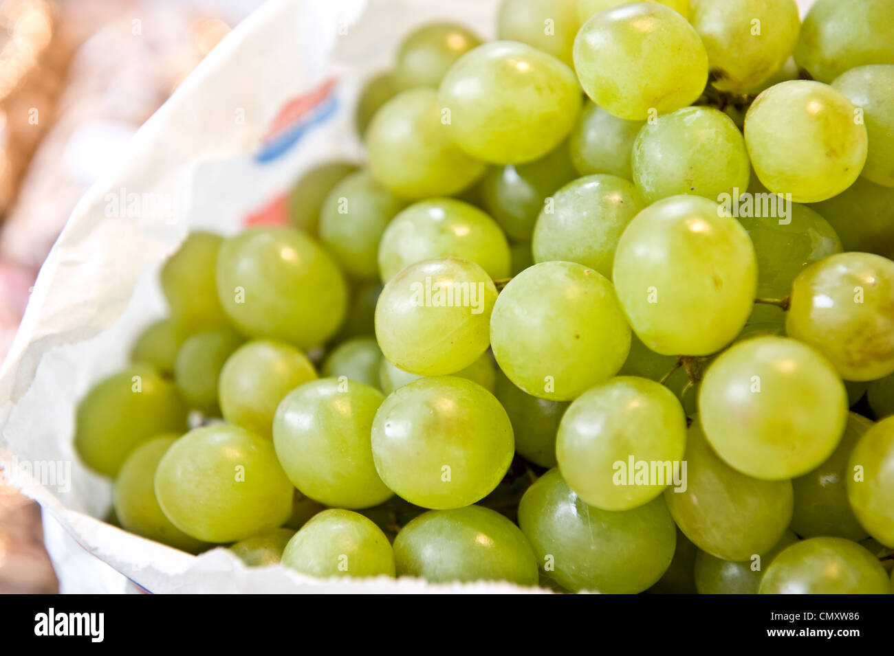 Green grapes hi-res stock photography and images - Alamy