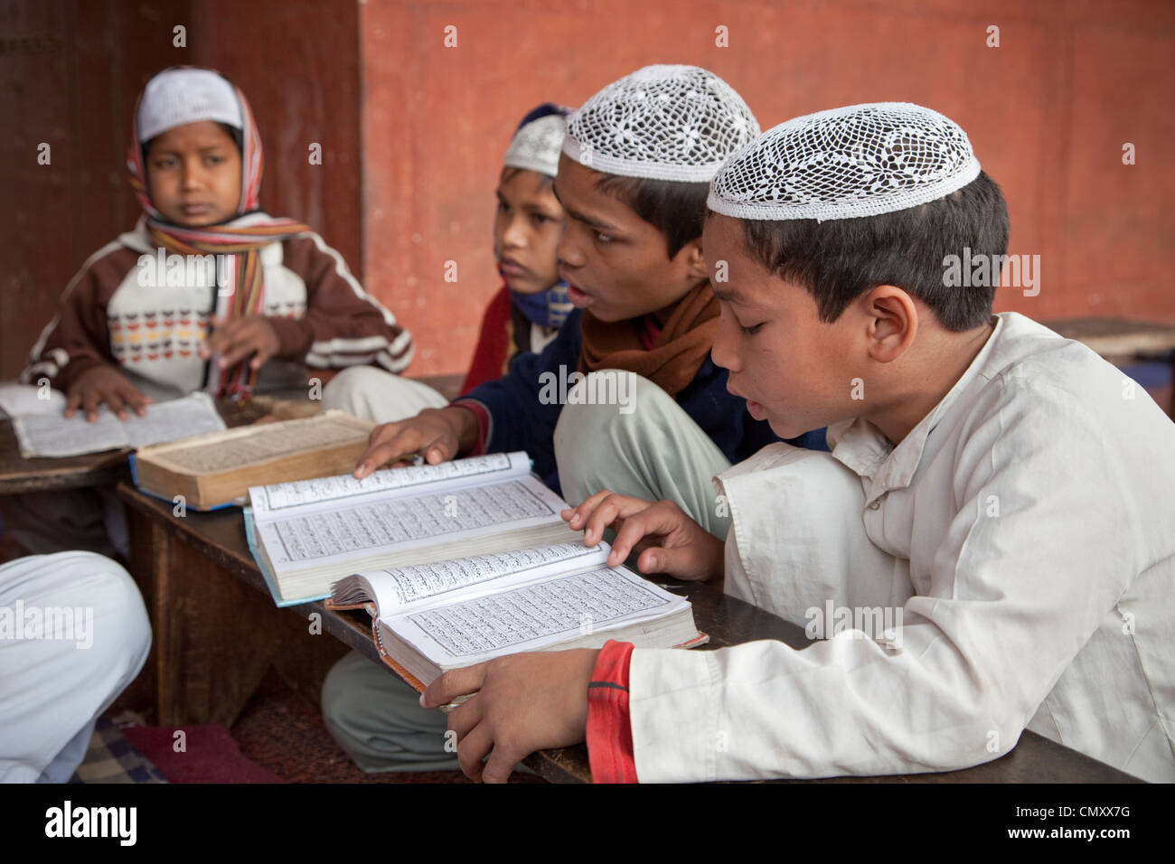 Muslim boys in madrasah hi-res stock photography and images - Alamy