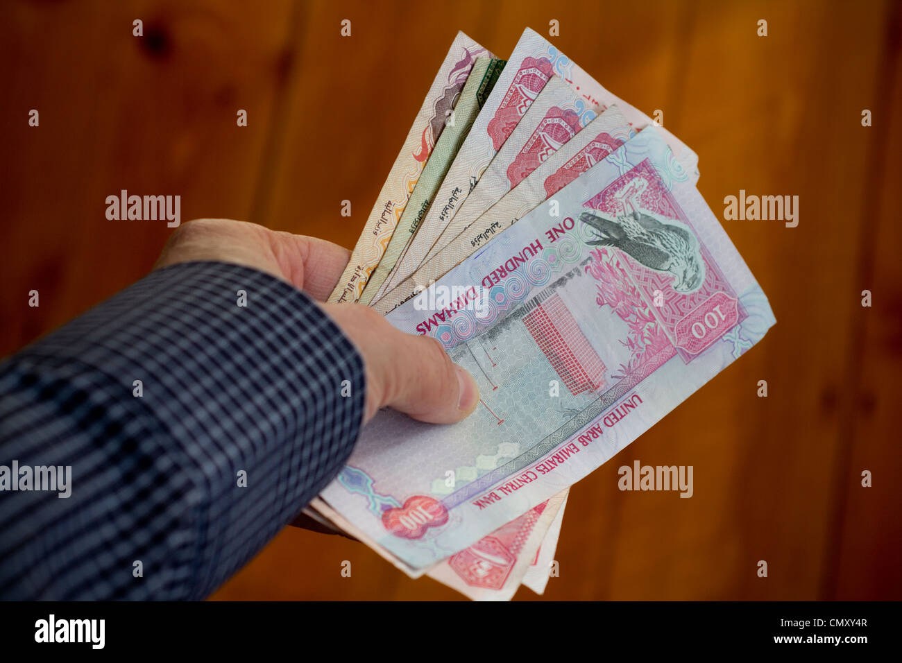 Uae currency hand hi-res stock photography and images - Alamy