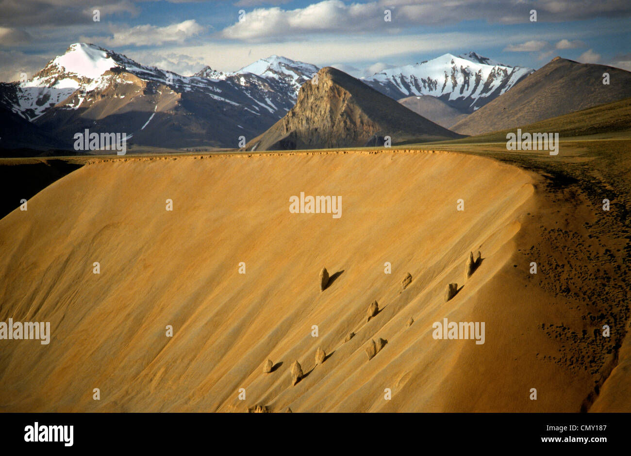 Scene from the himalaya mountains in India Stock Photo - Alamy