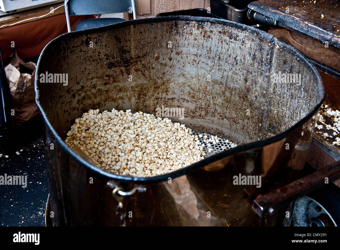 Preparing pop corn in a big, silver pot Stock Photo - Alamy
