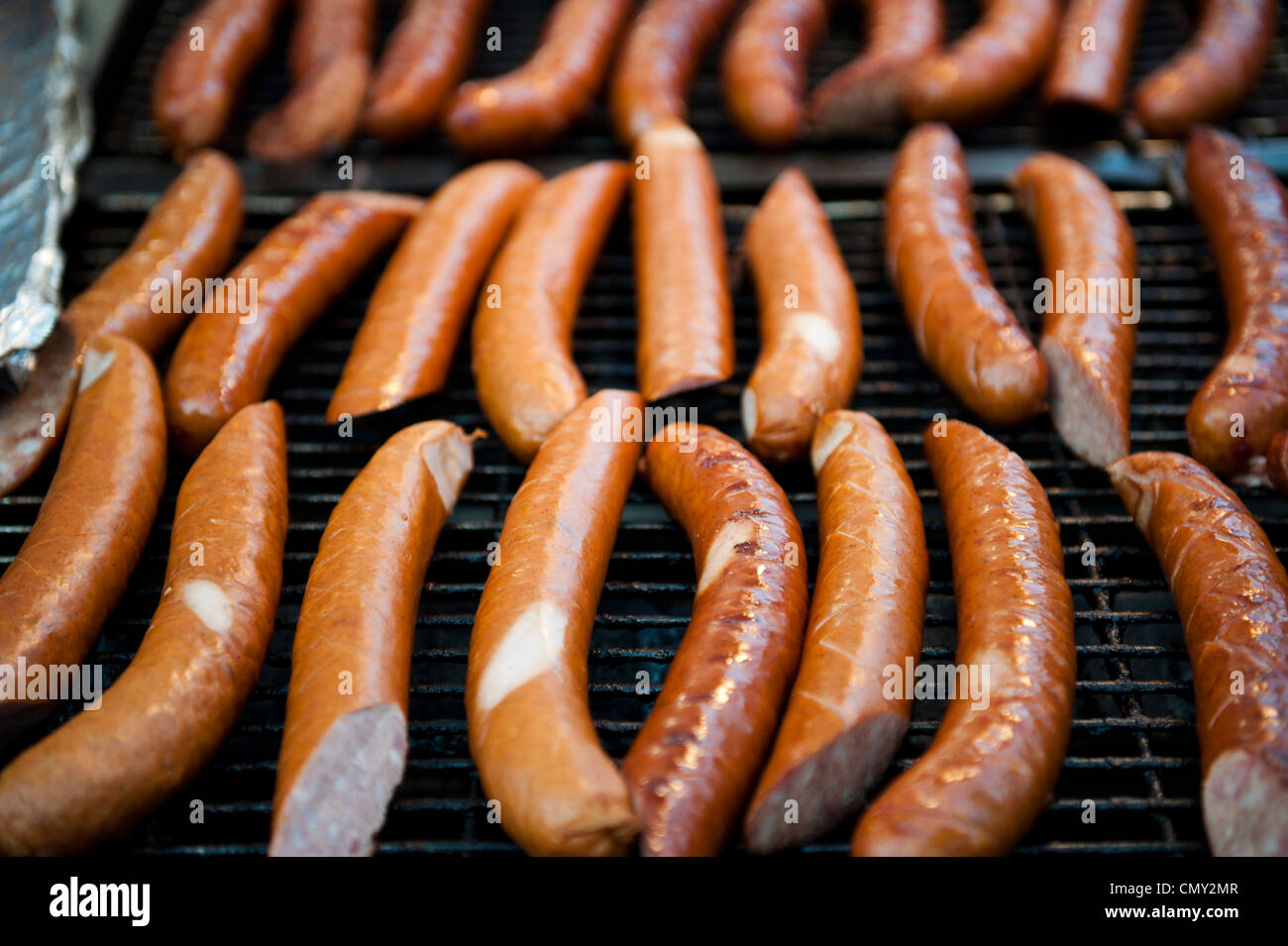 Hot dogs on a grill hi-res stock photography and images - Alamy