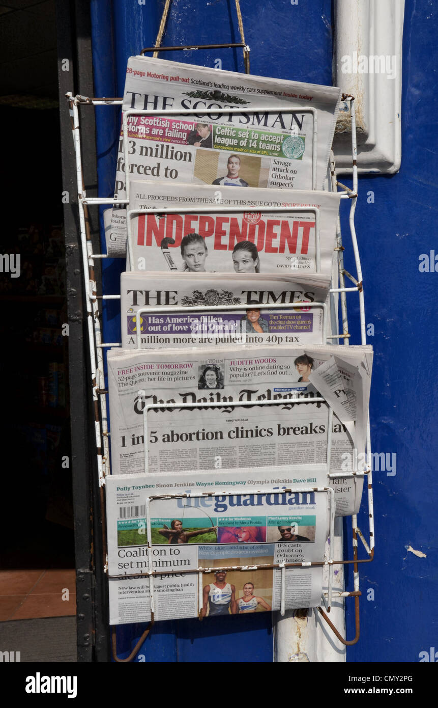 Uk newspapers shop hi-res stock photography and images - Alamy