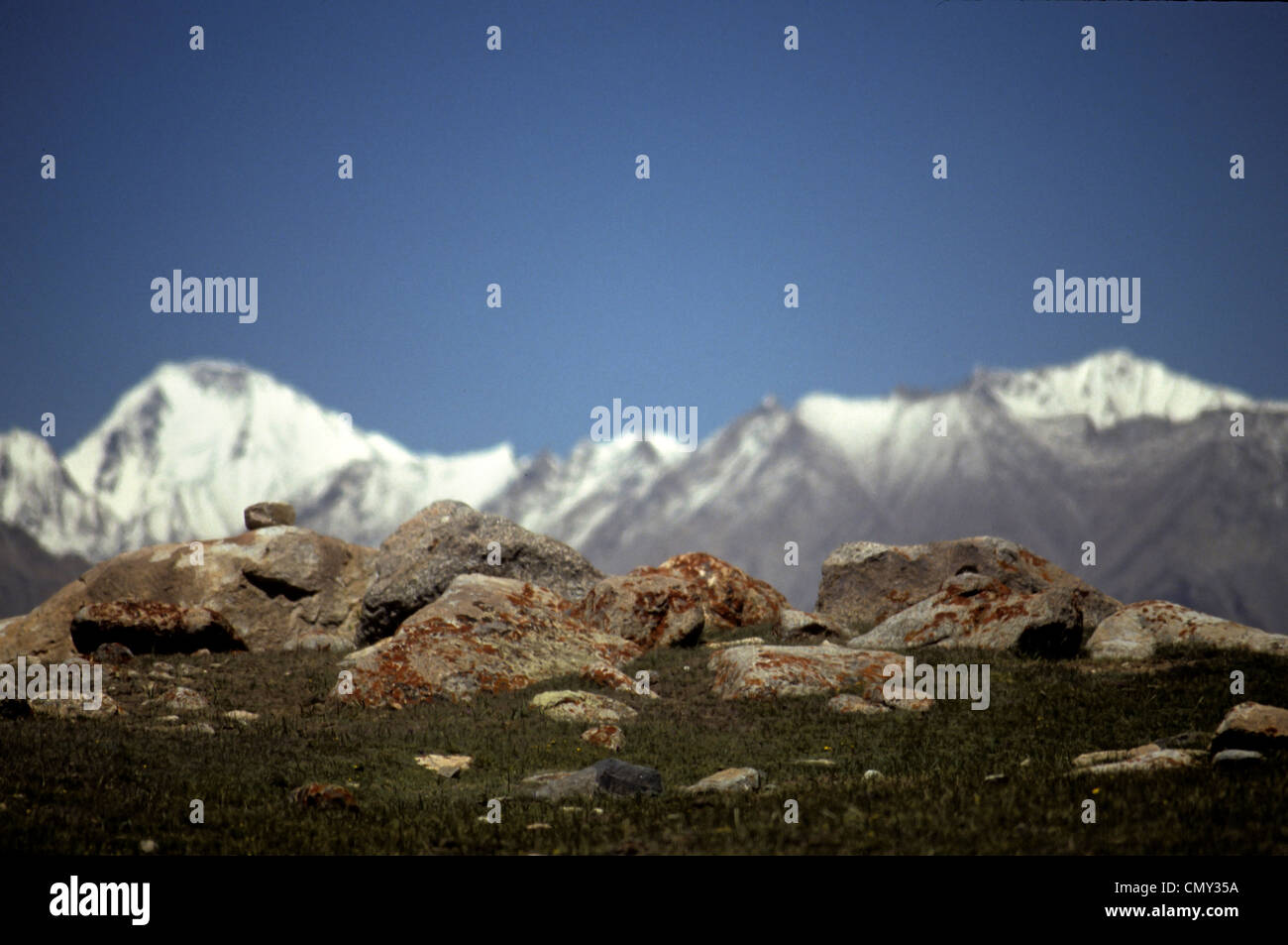 Scene from the himalaya mountains in India Stock Photo - Alamy