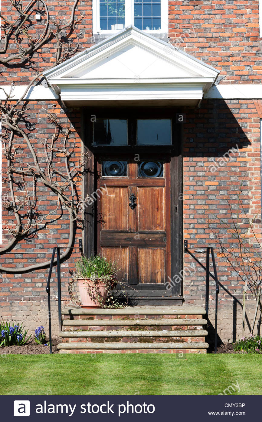 Imposing Door Stock Photos & Imposing Door Stock Images - Alamy