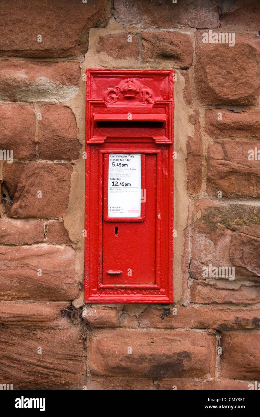 British red postbox Stock Photo - Alamy British red postbox Stock Photo - Alamy