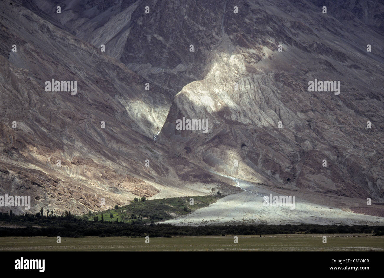 Scene from the himalaya mountains in India Stock Photo - Alamy