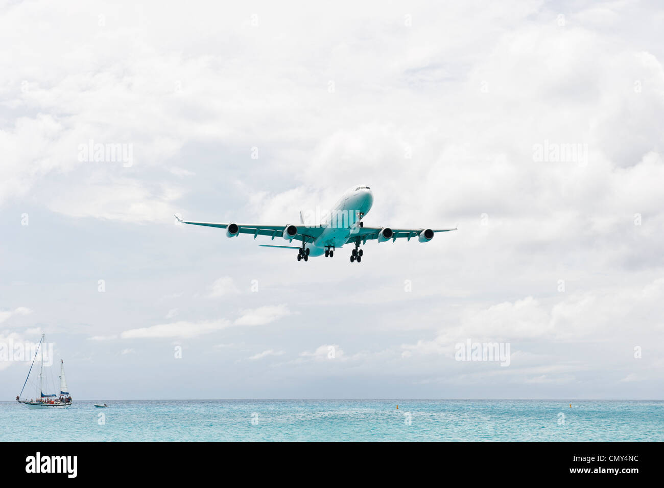 Passenger flying boat hi-res stock photography and images - Alamy