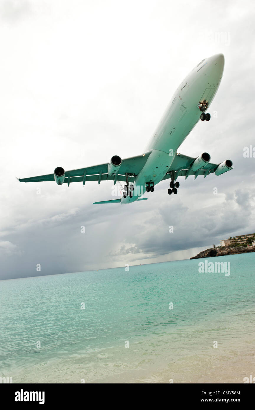 Image of a plane hi-res stock photography and images - Alamy