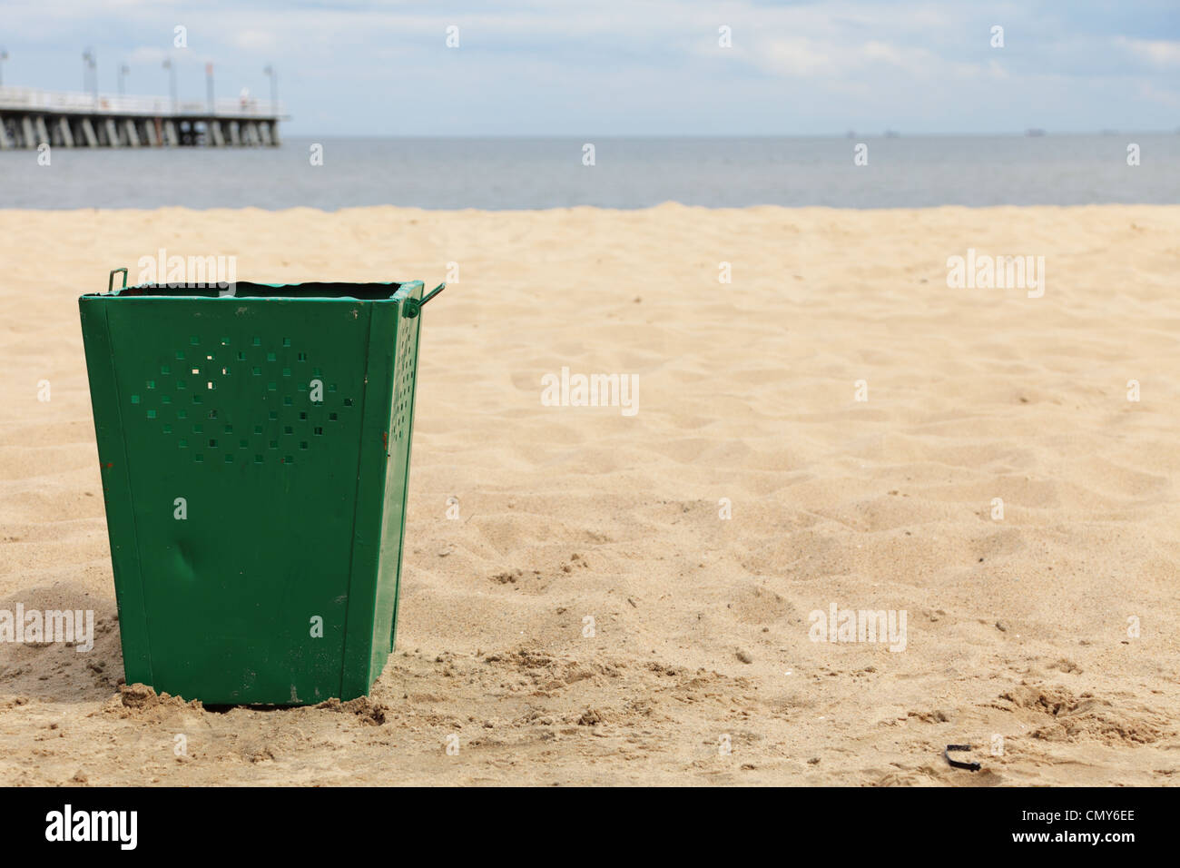 Garbageat hi-res stock photography and images - Alamy