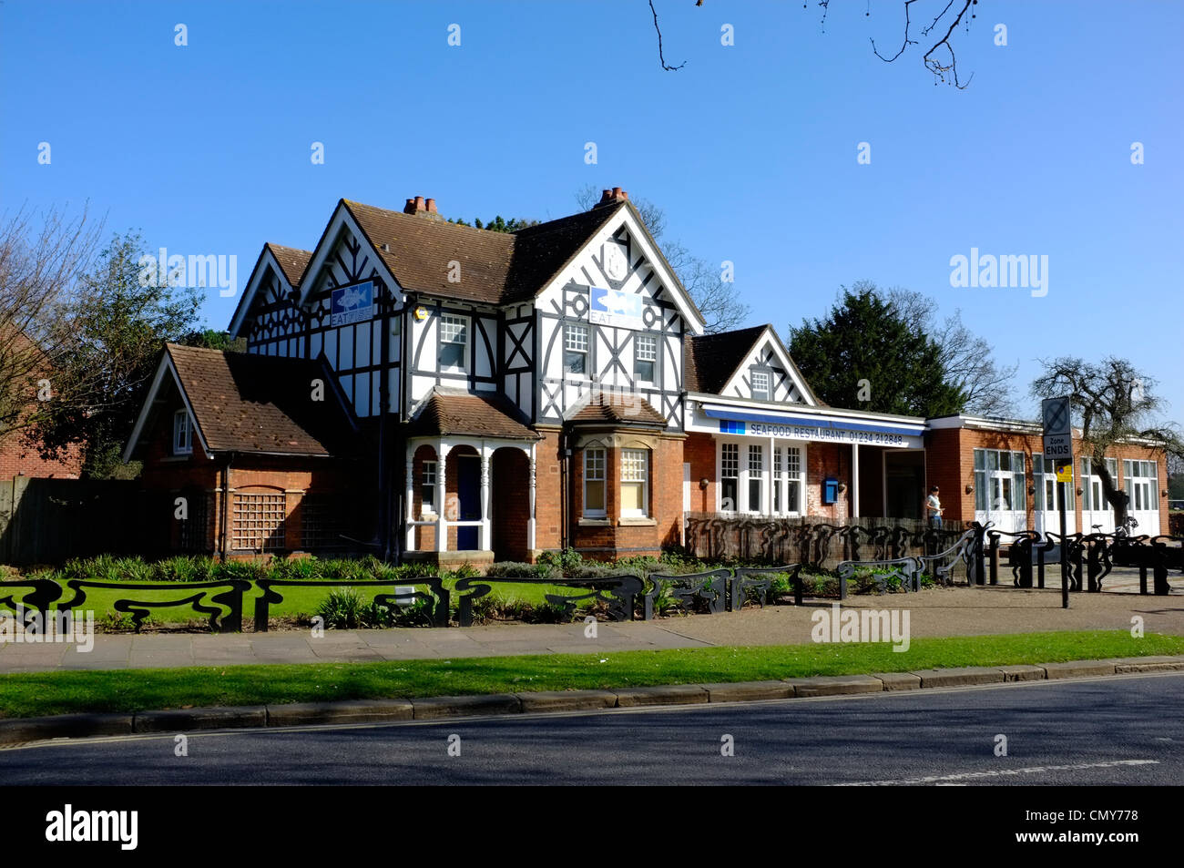 Tudor restaurant hi-res stock photography and images - Alamy
