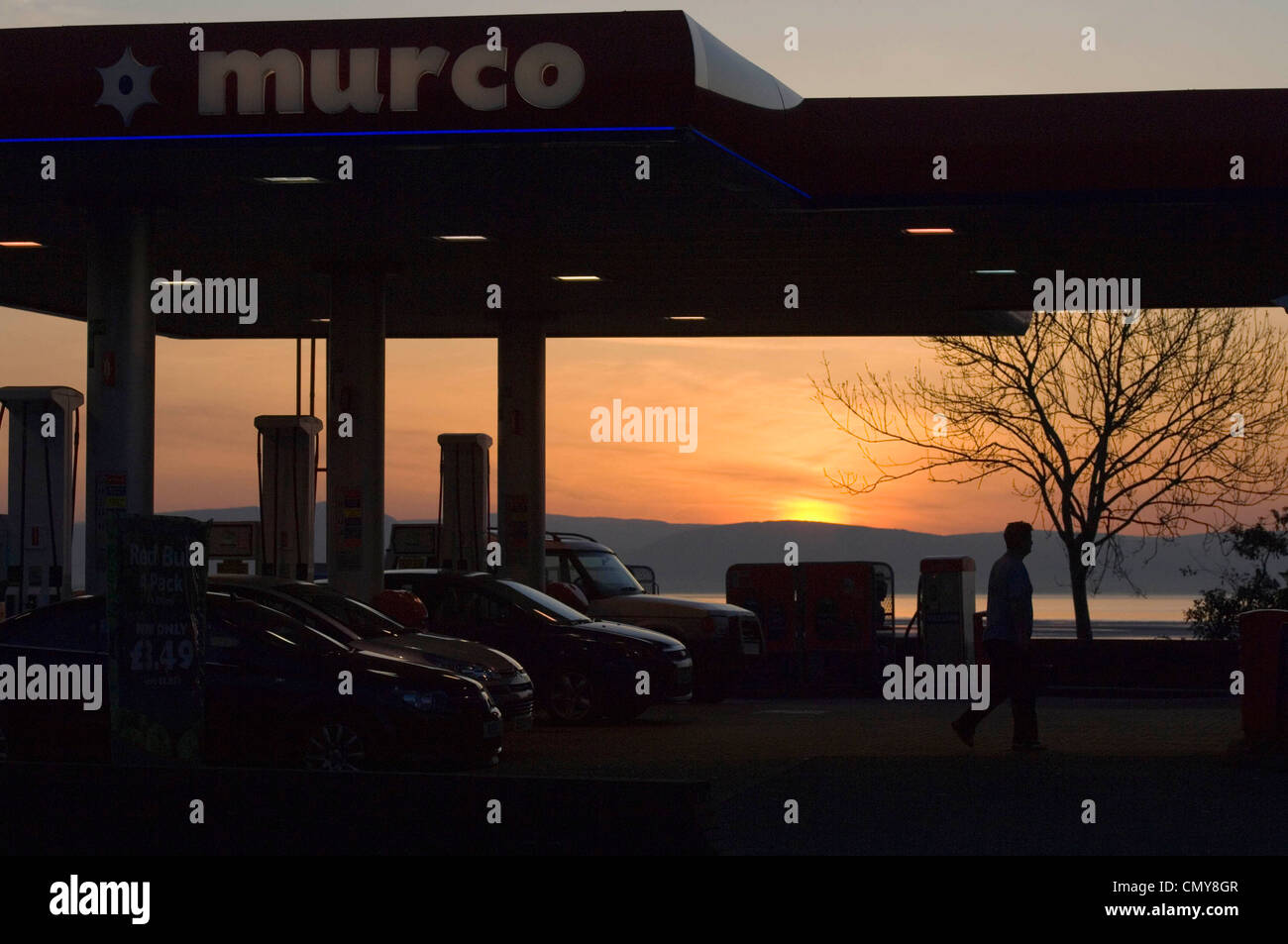 Motorists queueing up for fuel at the Murco petrol station in the ...