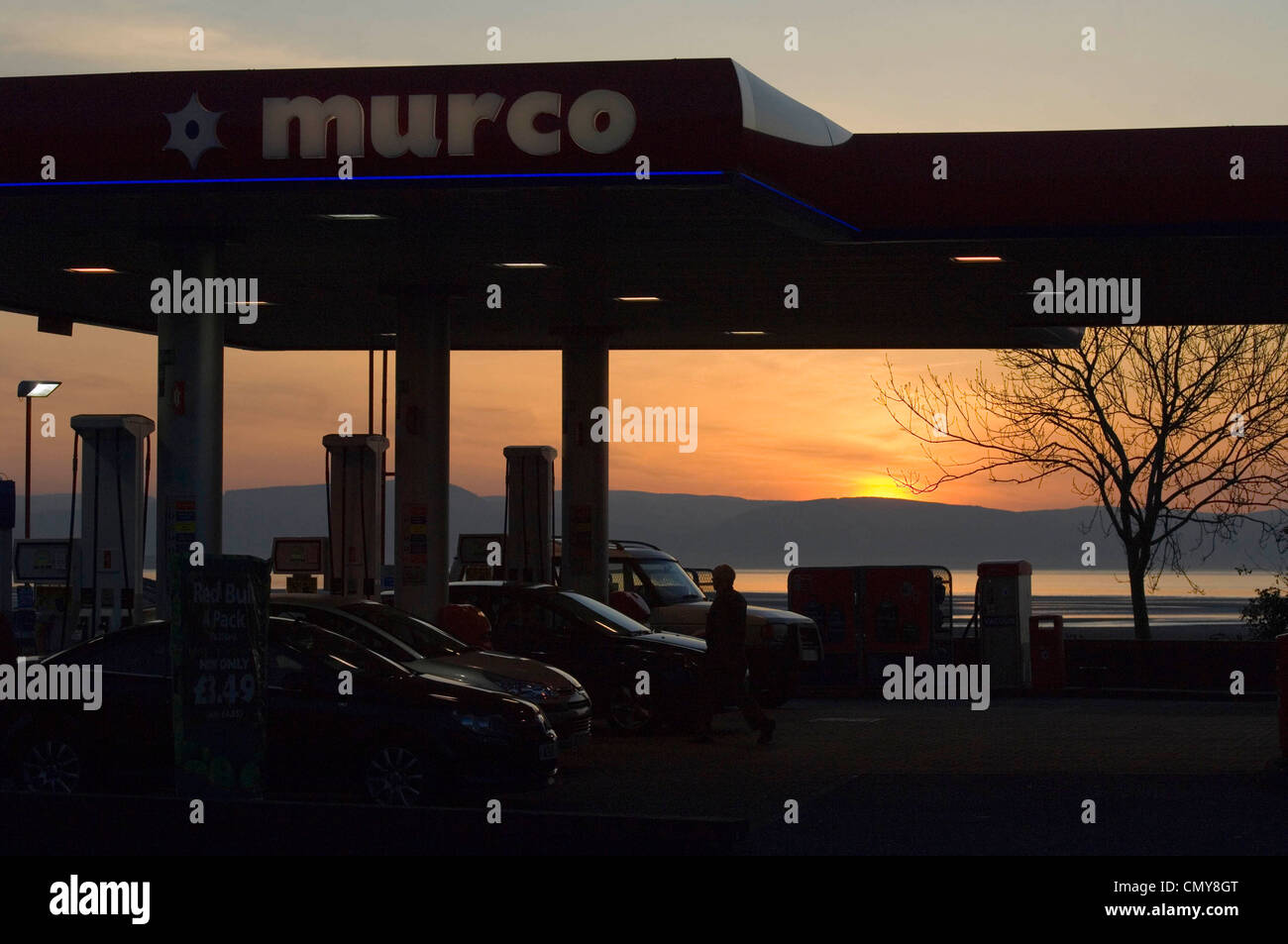 Motorists queueing up for fuel at the Murco petrol station in the ...