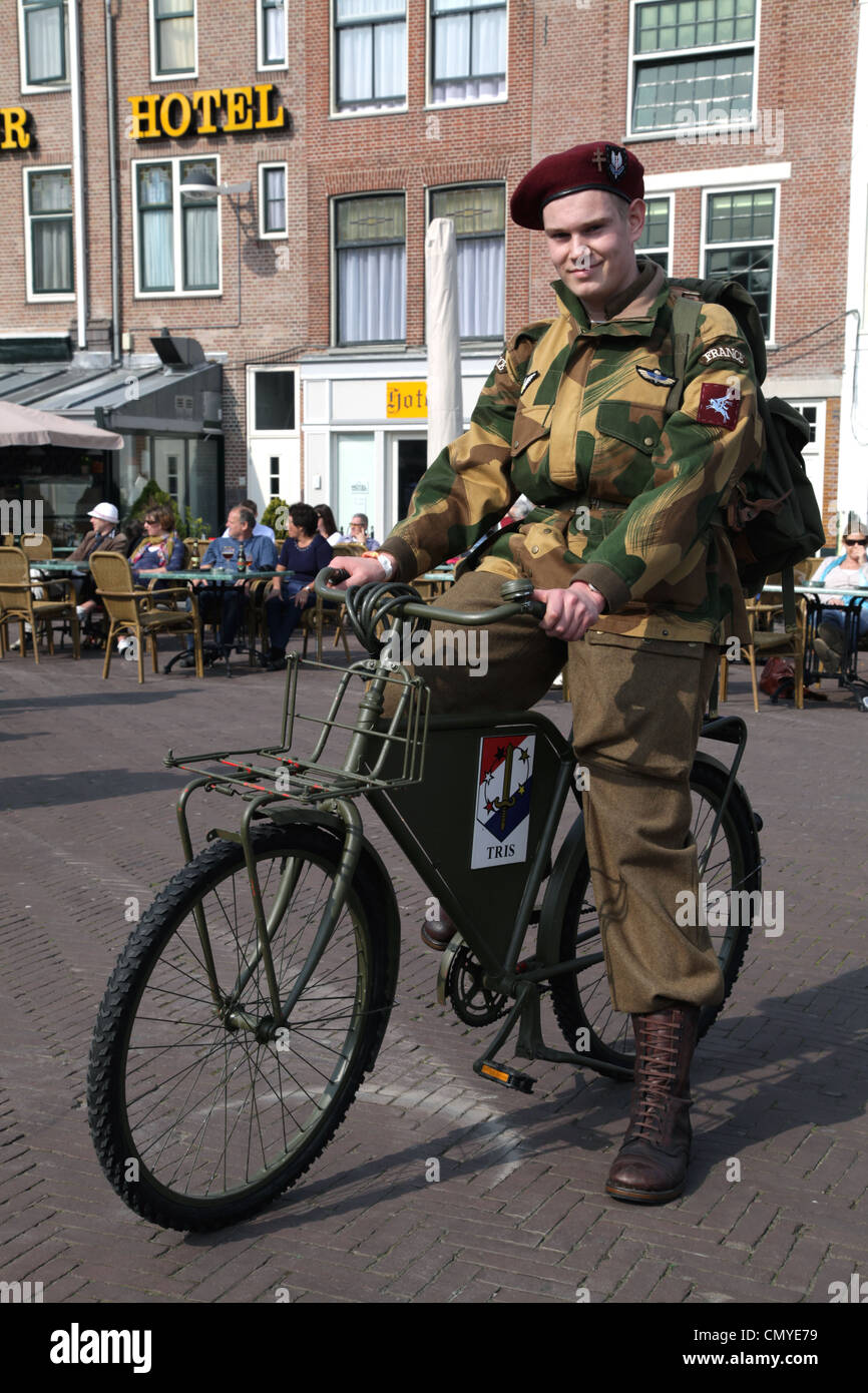 Veterans,World war 2,Netherlands,France,old bicycle Stock Photo - Alamy