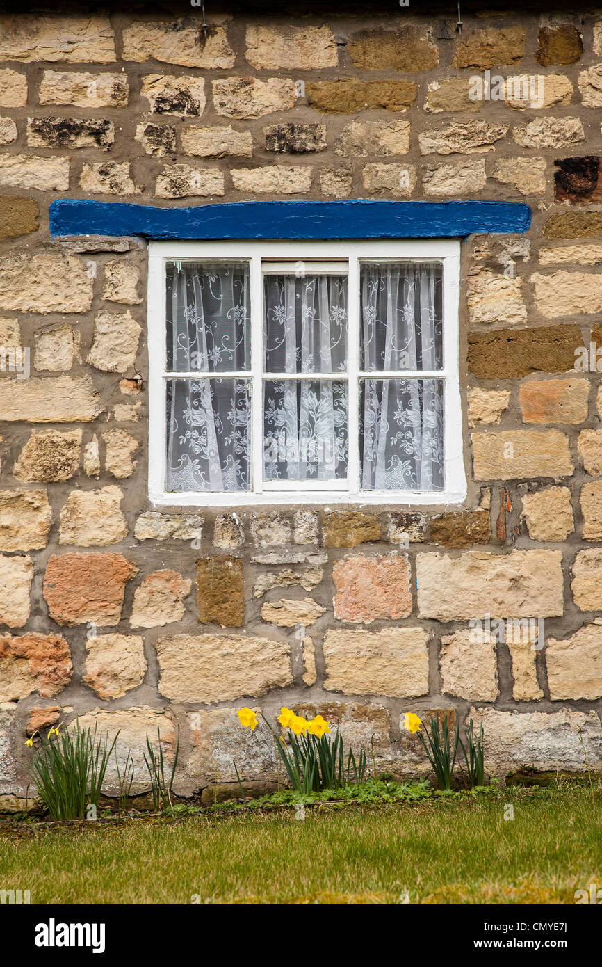 Cottage window hi-res stock photography and images - Alamy
