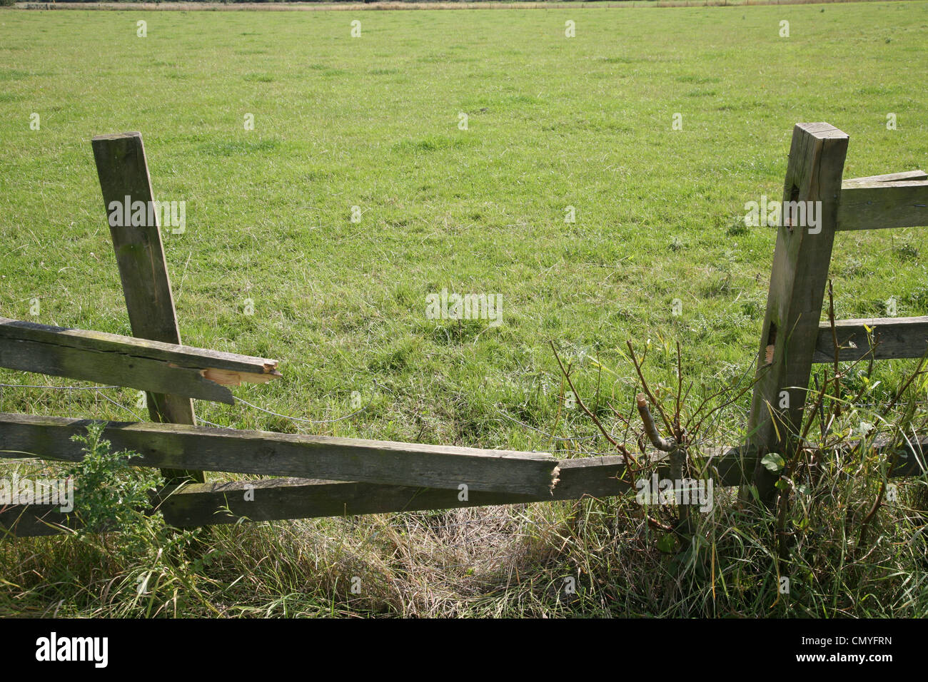 fencing broken by vandals Stock Photo - Alamy