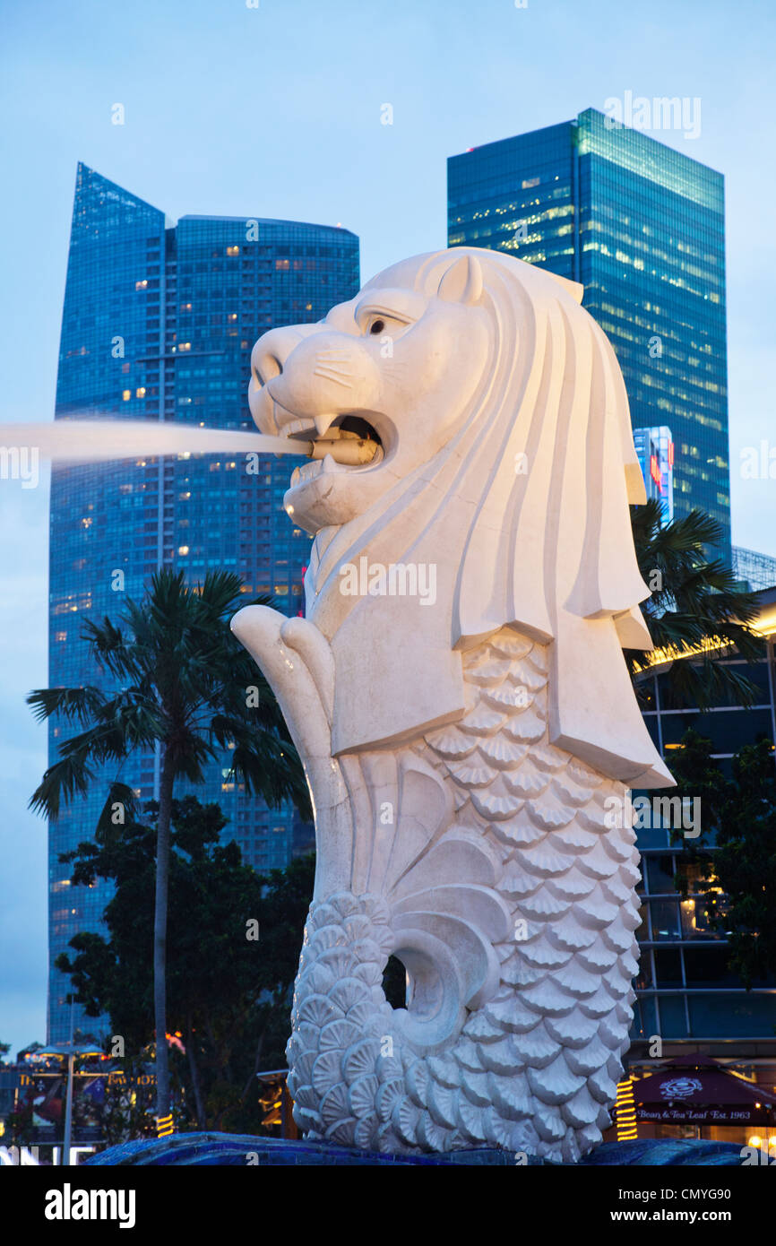 Singapore, Merlion Statue Stock Photo - Alamy