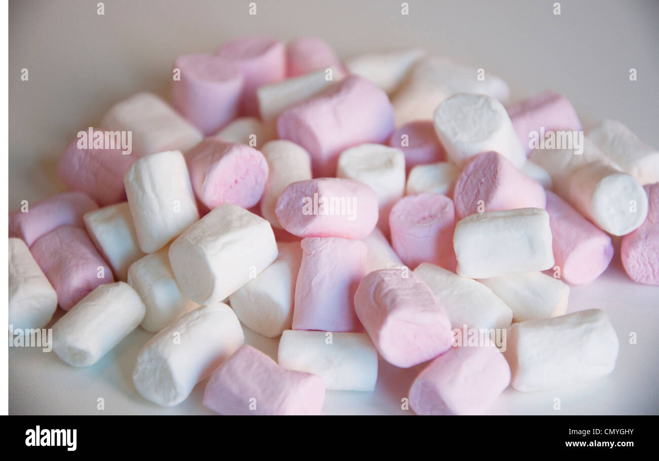 Cooking marshmallow hi-res stock photography and images - Alamy