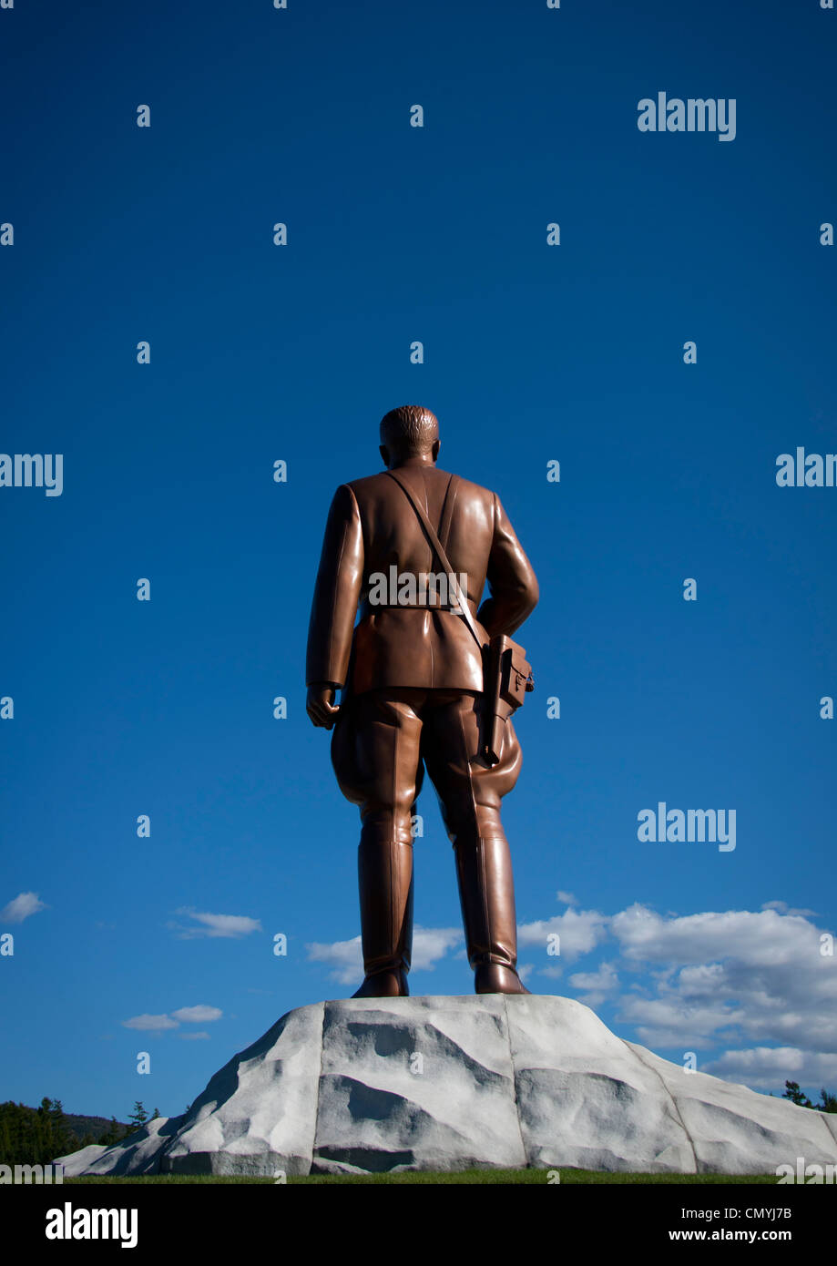 Kim il sung giant statue hi-res stock photography and images - Alamy