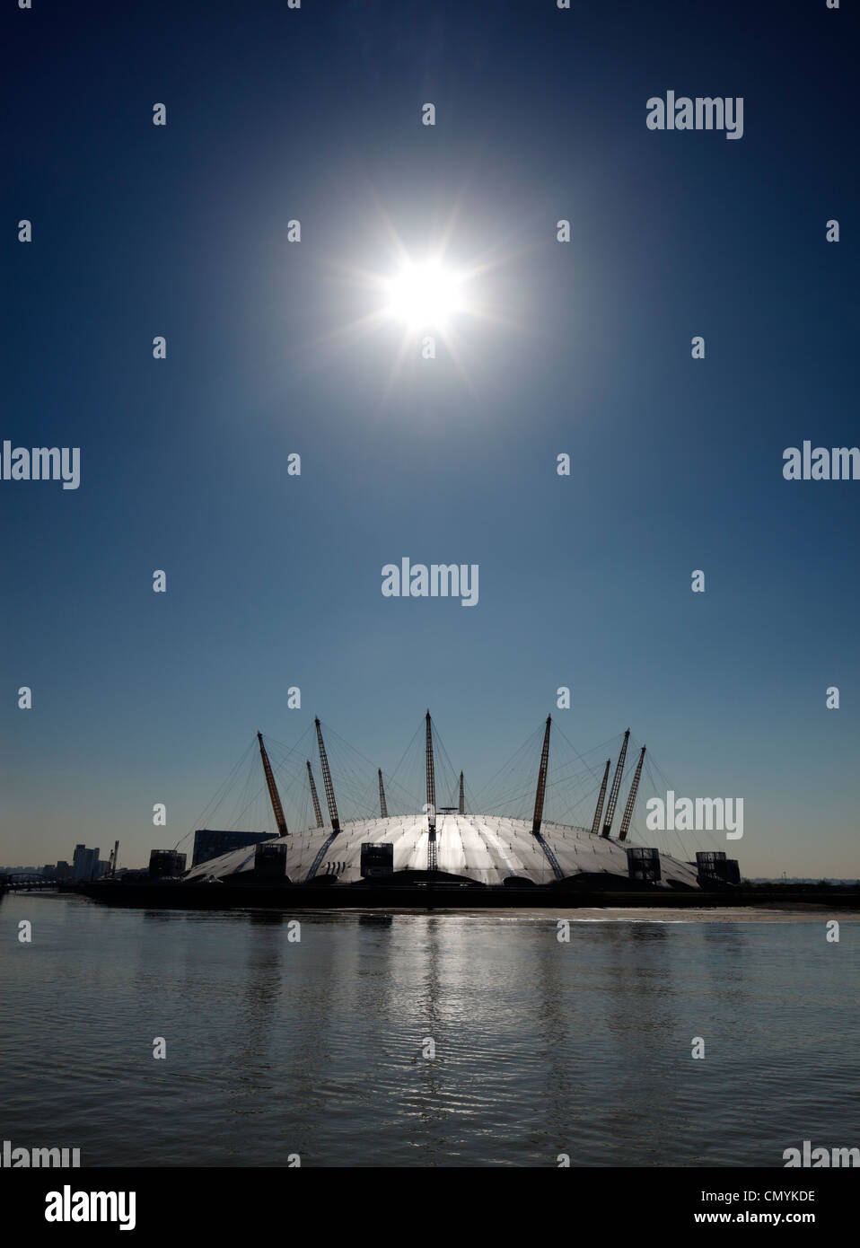 London o2 roof hi-res stock photography and images - Alamy