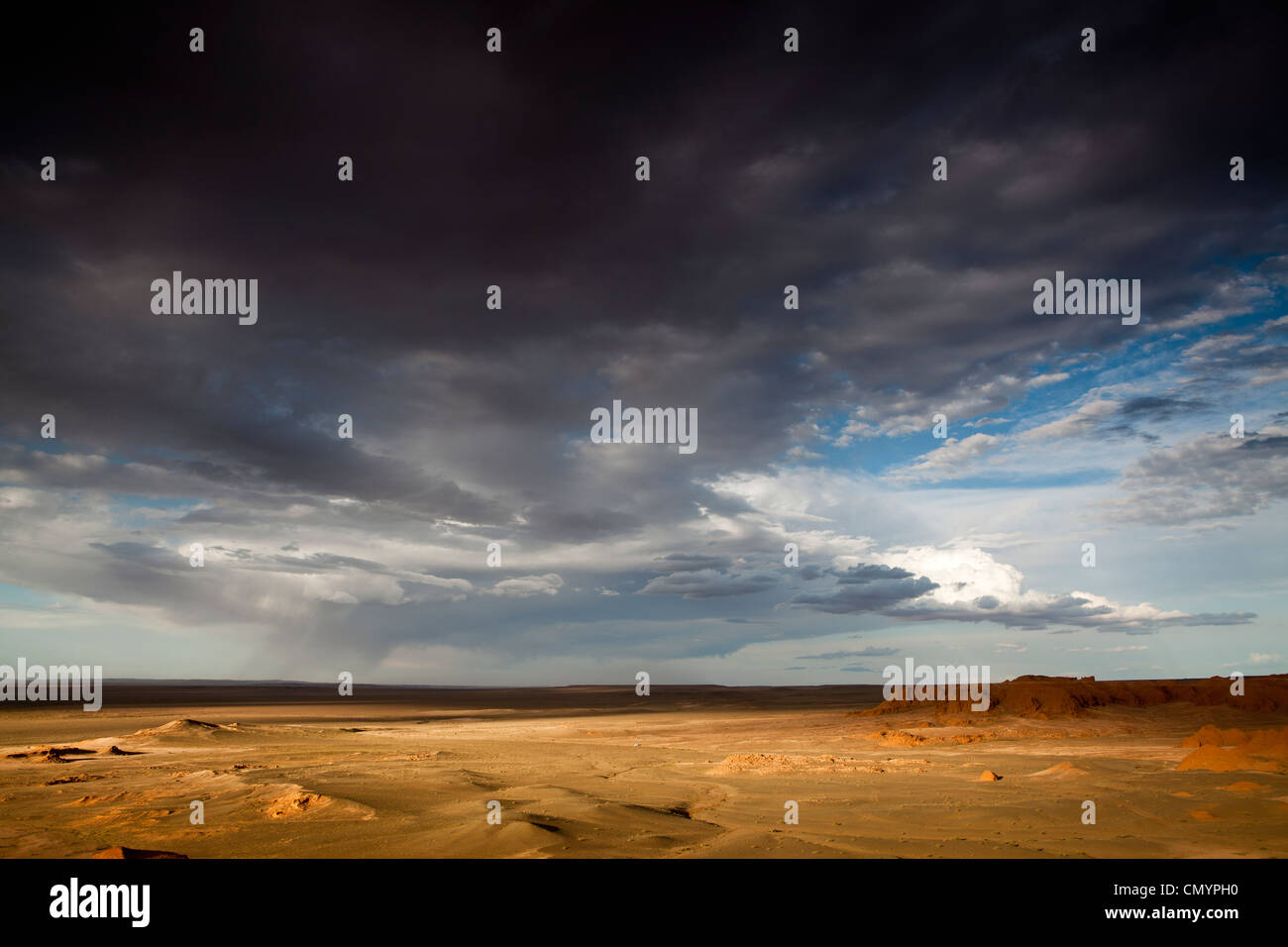 Landscape of Bayanzag ("Flaming Cliffs"), Gobi desert area , Mongolia ...