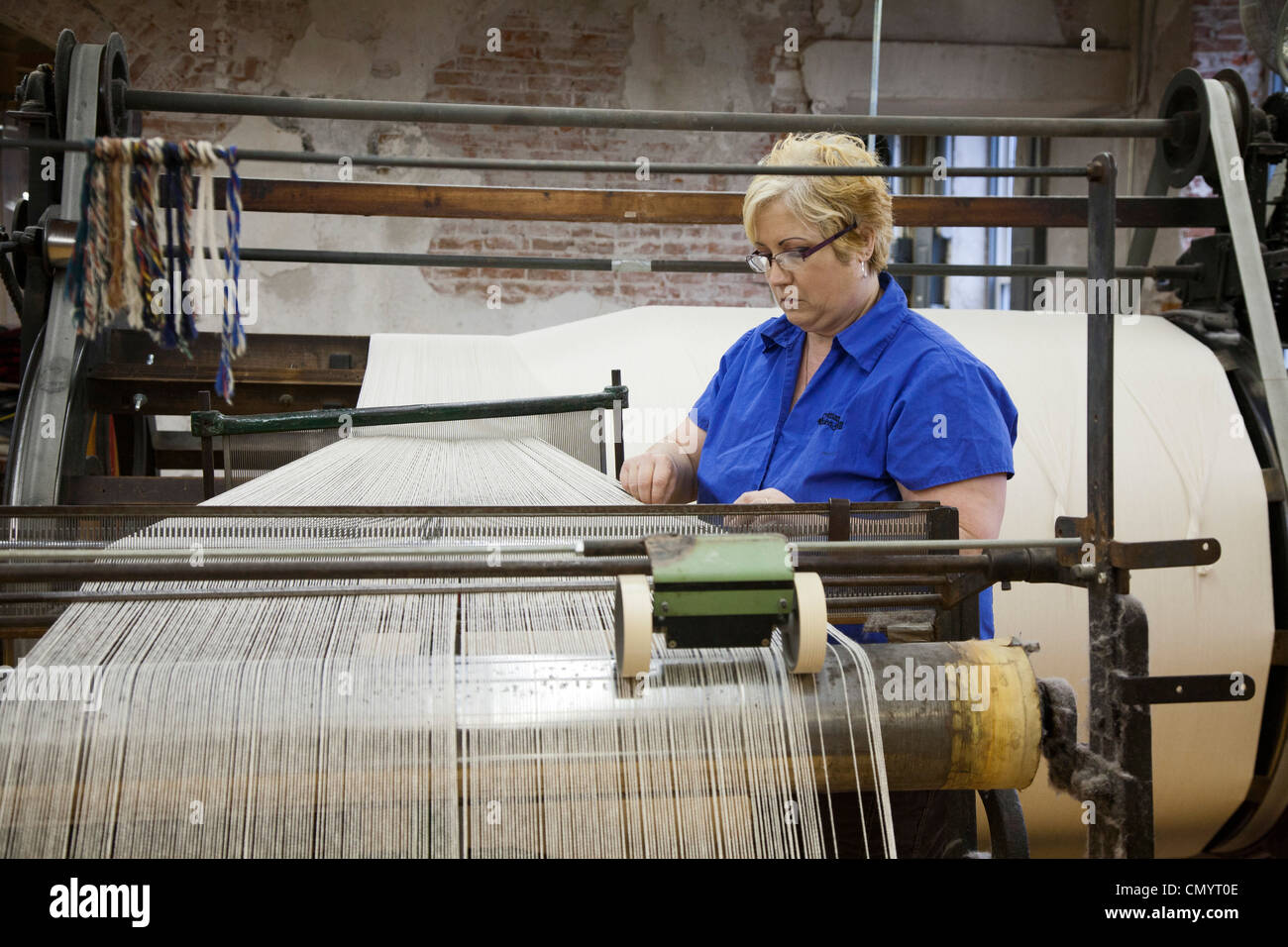 Yarn warping hi-res stock photography and images - Alamy